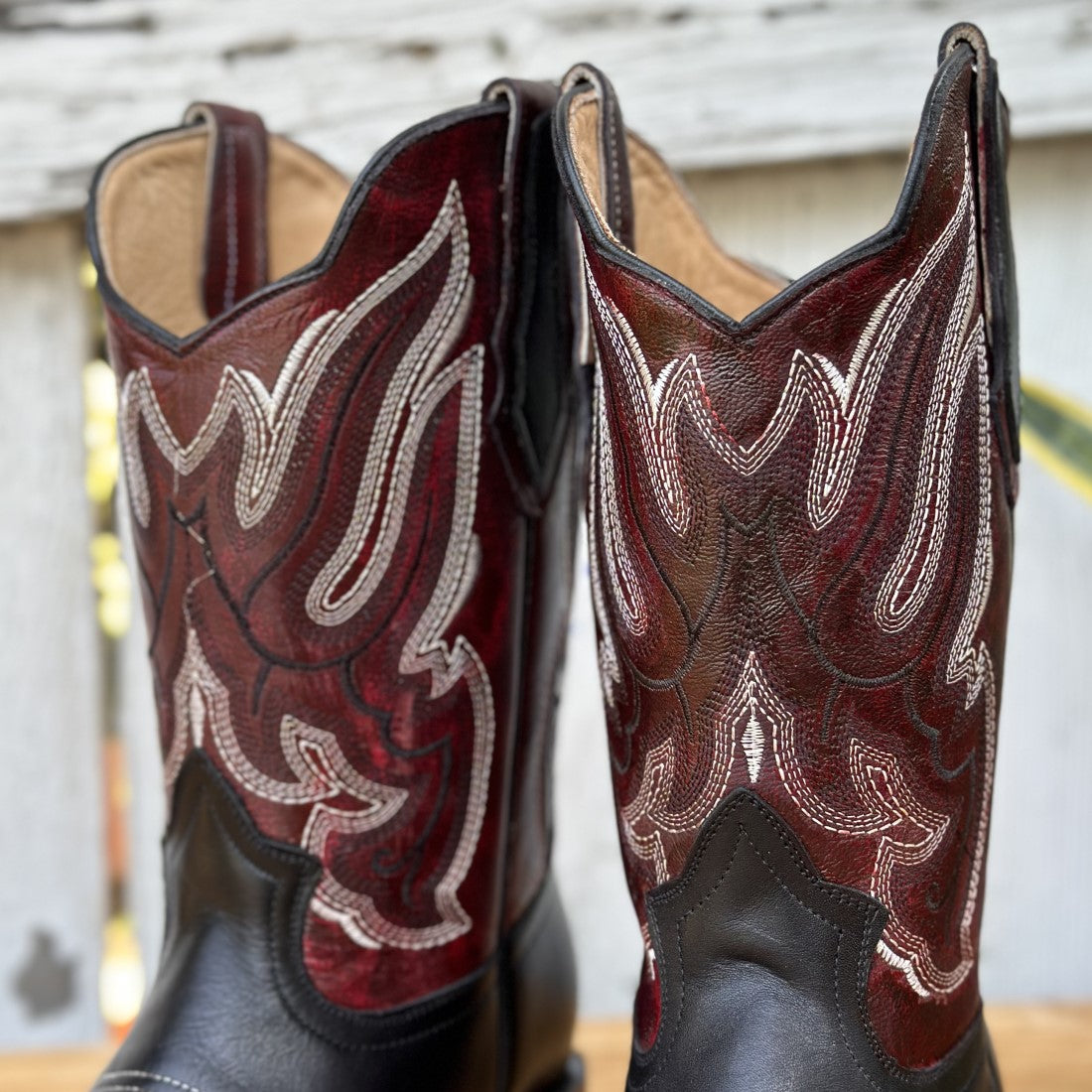 Bota Pull-Up Negro y Burgundy - Botas Vaqueras para Hombre - Botas ...